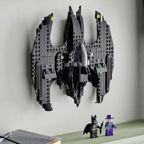 Batwing: Batman™ vs. The Joker™