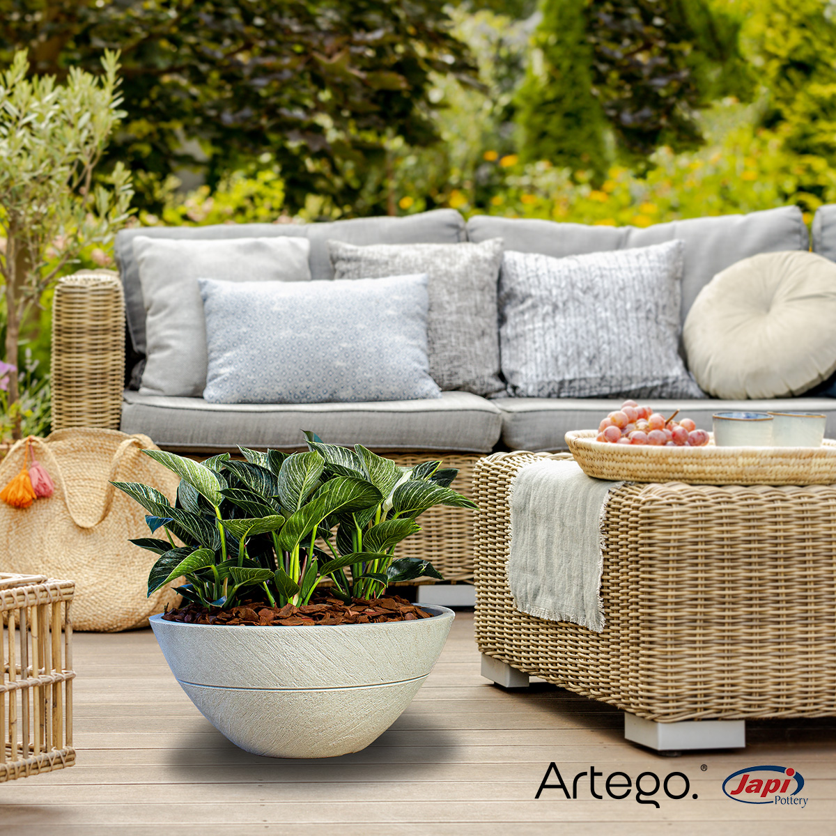 Maceta moderna para exteriores bowl de 55 cm de ancho DRIZZLE de ...