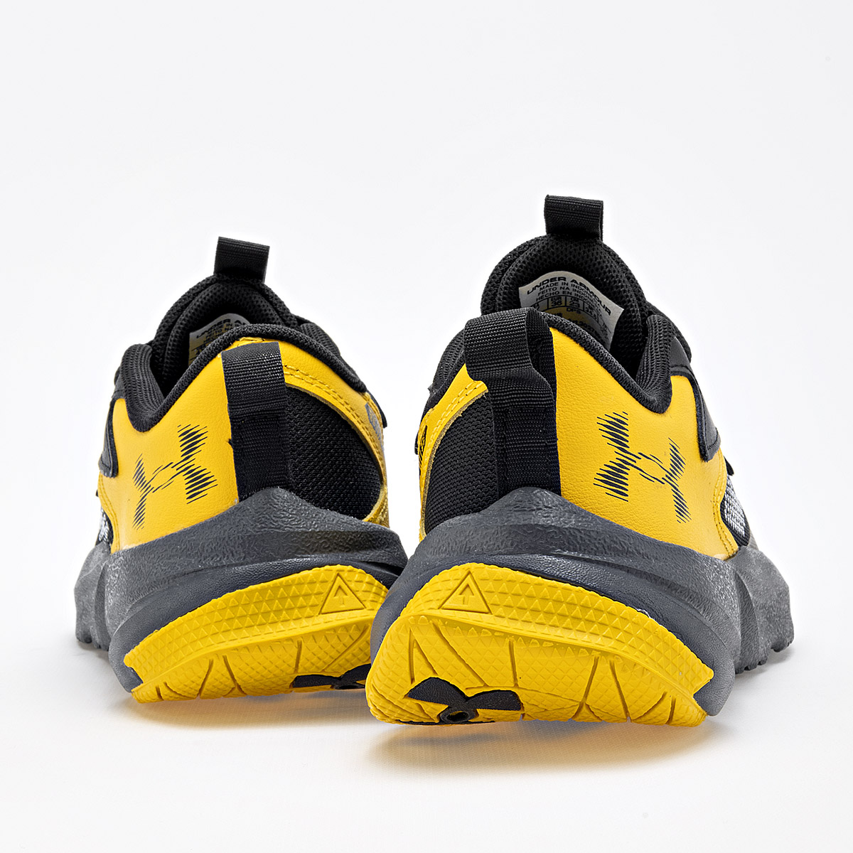 TENIS DEPORTIVO UA BGS Scramjet 6 UNDER ARMOUR PARA MUJER COLOR NEGRO ...